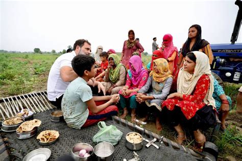 राहुल गांधींची भात लावणी करत शेतकऱ्यांशी मन की बात पाहा फोटो