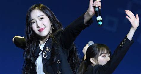 [사진]여자친구 신비 엷은 미소