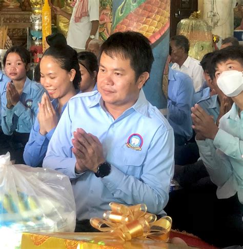 ស ស យ ក ក្រុងព្រៃវែង បាននាំយកទេយ្យទាន គ្រឿងបរិក្ខារ និងថវិកា របស់ឯកឧត្តមអភិសន្តិបណ្ឌិត ស សុខា