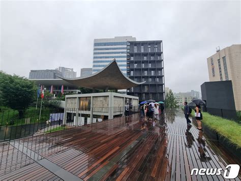 프랑스대사관에 되살아난 김중업 손길…건축과 건설 사이[부동산백서] 뉴스1