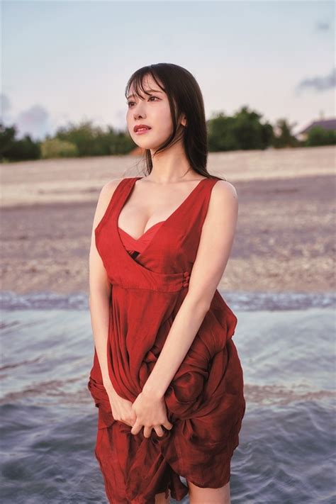 📸 画像：『名取くるみ 1st 写真集 チューべローズ』未公開カット（©️kadokawa ©️gdl Entertainment 撮影