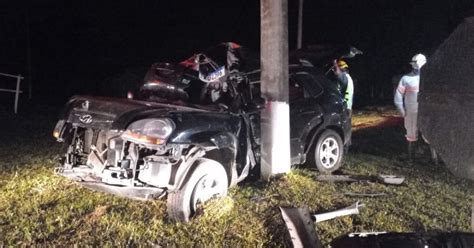 Homem fica gravemente ferido após carro bater contra poste na BR em Canoinhas