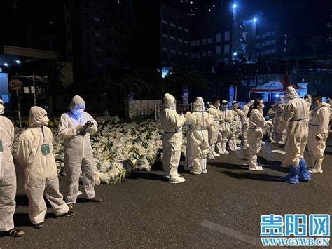 贵阳花果园连夜开启“送菜”模式，居民陆续收到物资南明区生活全力