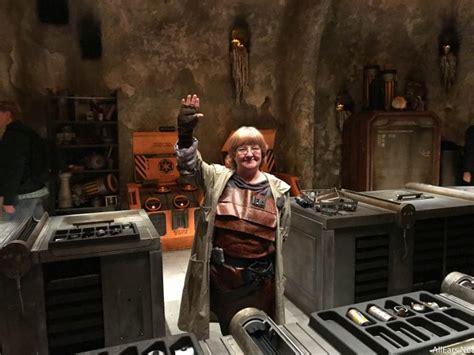 Purple Green Blue Or Red Savi S Workshop In Star Wars Galaxy S Edge Lets You Build Your Own