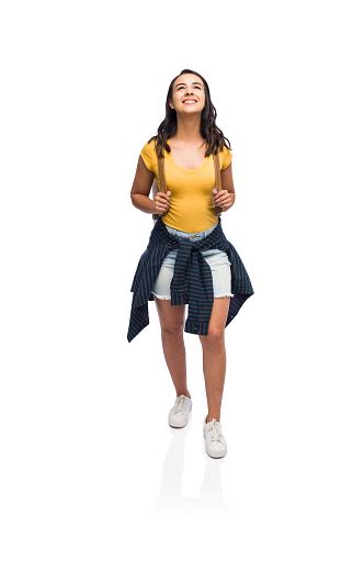 Gadis Kampus Bahagia Melihat Ke Atas Foto Stok Unduh Gambar Sekarang