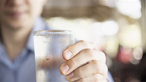Mitos Atau Fakta Minum Air Es Saat Cuaca Panas Bisa Bikin Pilek Begini