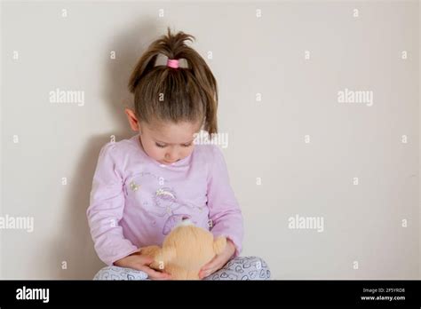Molliges mädchen kind Fotos und Bildmaterial in hoher Auflösung Alamy