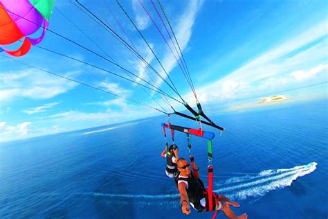 ＜地域クーポン対応＞【沖縄・那覇発・慶良間諸島・パラセーリング】★ケラマブルー空中遊泳ツアー★専門誌でユーザー評価11年連続第1位★人気の高