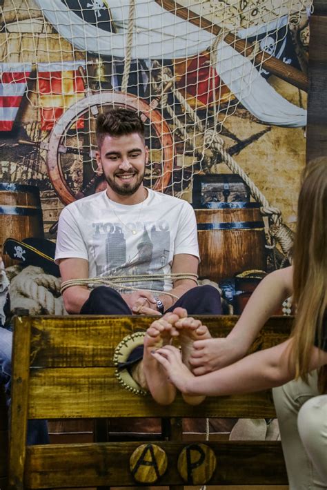 Male Feet Tickling Challenge Program 08 Cleison Andando Na Prancha
