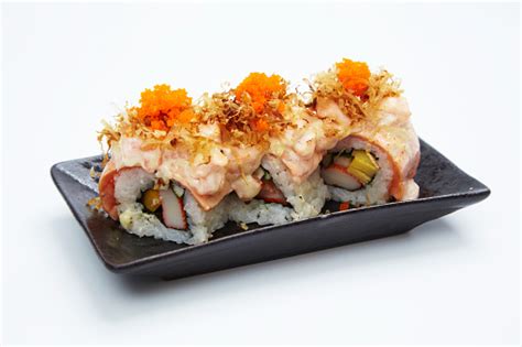 흰색 배경에 오이 아보카도 연어와 마키즈시 스시 롤 캘리포니아 0명에 대한 스톡 사진 및 기타 이미지 0명 굵은 김 초밥 김 Istock