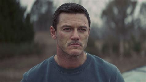Luke Evans Secuestra A Kelly Reilly En “10x10” Infobae