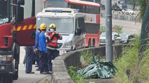 屯門公路男子伏屍山坡下 身旁遺拐杖 證為早前黃大仙失蹤巴漢 星島日報