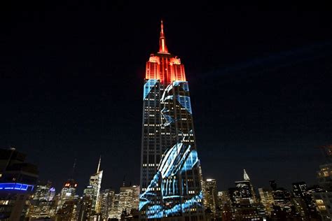 Star Wars Projection On Empire State Wows City Goers