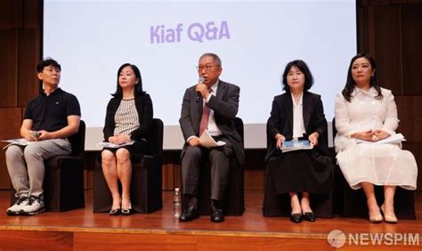 키아프 2024 질문 답변하는 황달성 회장 네이트 연예