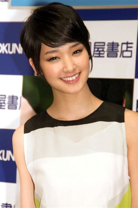 剛力彩芽、「ちょっぴり大人になった私を見て！」 写真集を笑顔でアピール エンタメ ニュース ｜クランクイン！