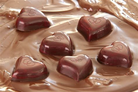 Chocolaterie Ръчно изработени шоколадови бонбони фигури и торти