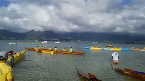 Hawaiian Canoe Regatta A Sunday Showing Like No Other Hawaii Real