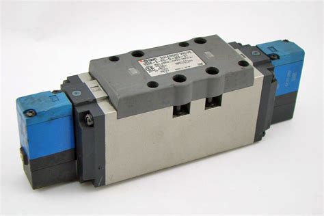 Smc Solenoid Valve 1 8w 24vdc 0 075a 142psi Vss8 8 Fg D 3ez V1 Ebay