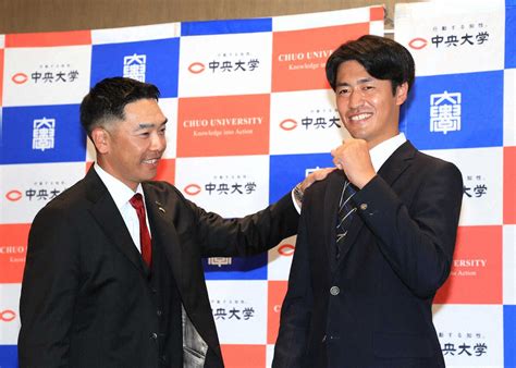 巨人・阿部監督らがドラフト1位・西舘に指名あいさつ 背番「17」提示 阿部監督「トップクラスの評価」― スポニチ Sponichi Annex 野球