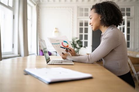 Premium Photo Confident Female Assistant Work Report Documents Online