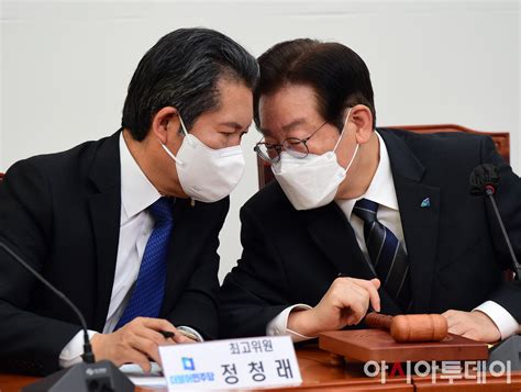 포토 논의하는 이재명 정청래 아시아투데이
