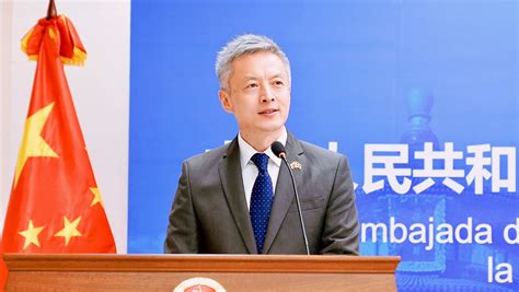 驻多米尼加大使陈鲁宁出席使馆首任武官到任招待会中华人民共和国驻多米尼加共和国大使馆