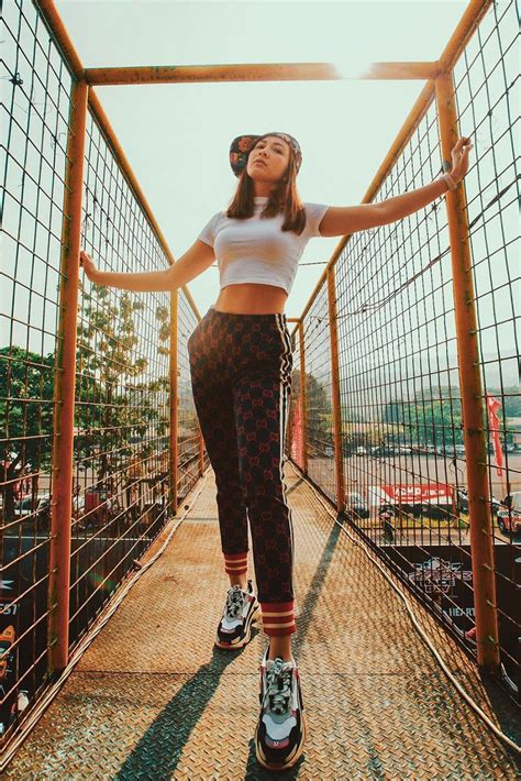 Intip Penampilan Artis Seksi Indonesia Andrea Dian Hot Lagi Work Out Dzargon