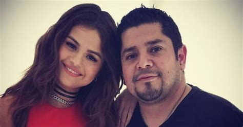 Who Is Selena Gomezs Dad Popsugar Latina