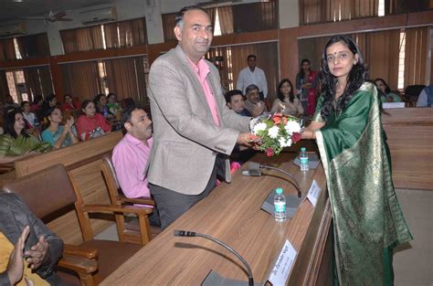 M D University