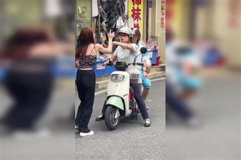 谁的责任？俩电动车迎面碰触，双方车主互相指责！