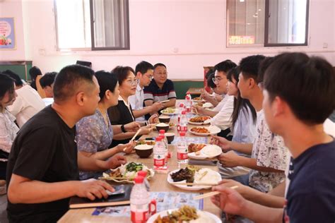 学校开展第四期校领导与学生“一月一餐会”活动 河南工程学院
