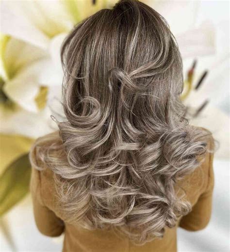 28 Best Ash Blonde Balayage Hair Colors For Every Skin Tone