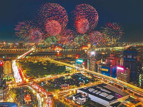 燦爛大稻埕 周周煙火秀 時尚消費 中國時報