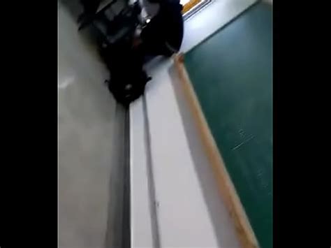 Novinho abandona o grupo na classe e é fodido por alemão XVIDEOS
