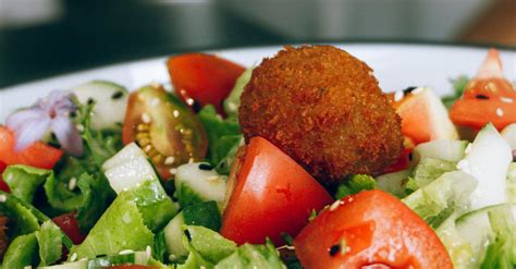 Flavorsome 가든 샐러드 가벼운 식사 건강을 생각하는 건강한 건강한 식생활 고명 균형 잡힌 식사 그린 샐러드 꽃 다채로운 다채로운 야채 도금