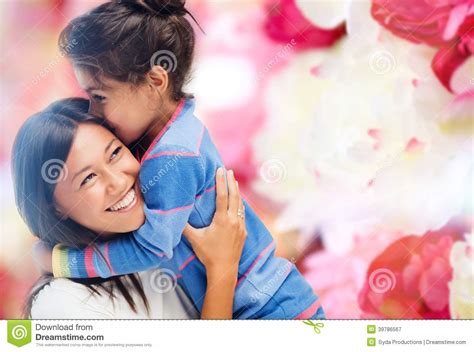 Abrazo De La Madre Y De La Hija Imagen De Archivo Imagen De Amor