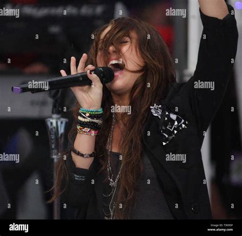 New York Ny 8 28 2009 Miley Cyrus On Nbcs Today Show Conert Series