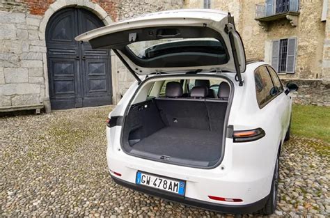 일론 머스크도 놀랐다 1000km 주행 가능한데 찻값은 1천만 원대 전기차