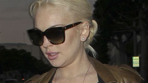 Hot Lindsay Lohan Mit Durchscheinenden Nippeln Promiflash De