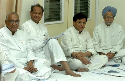 गुजरात विधानसभा चुनाव कांग्रेसी चाणक्य अहमद पटेल की गैरमौजूदगी के