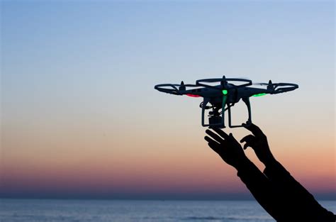 Nkom sugiere el uso de drones para garantizar cobertura móvil temporal en desastres naturales
