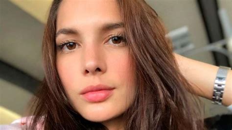 La Novia De Luisito Comunica Eleva La Temperatura Con Un Encantador