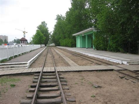 Passing Loop Yunyi Of Sorw Saint Petersburg Train Station Narrow