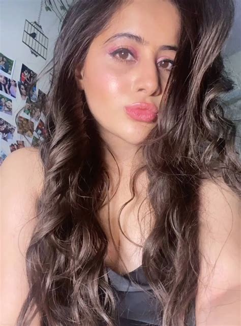 Urfi Javed Scrolller