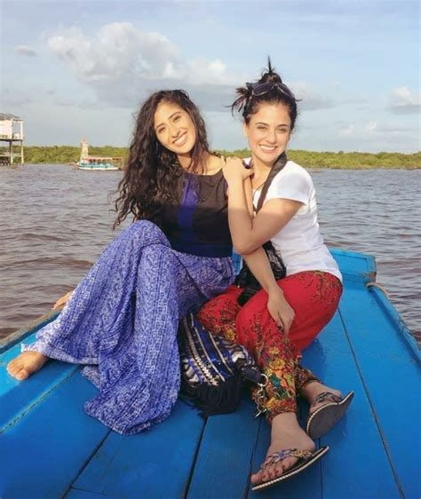 Sara Khan S Feet