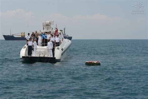 Iverieli დაღუპული ქართველი მეზღვაურების პატივსაცემად ზღვაში ჩაშვებული გვირგვინი