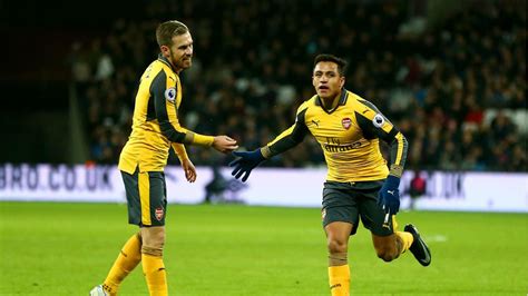 Sanchez And Ramsey Boost Arsenal For Goodison Trip Fourfourtwo