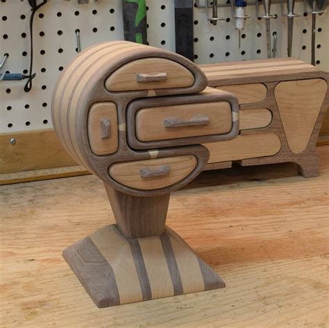 3 New Features In This Oak Box A New Handle Design A Pyramidal Base