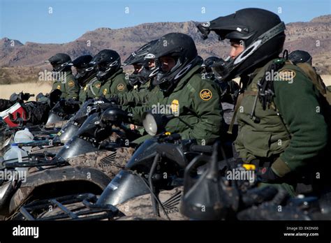 Tucson Az Us Customs And Border Protection Border Patrol Agents In