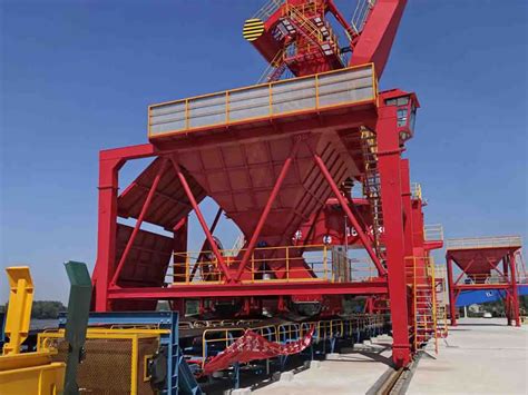 Rail Mounted Traction Hopper For Efficient Bulk Material Handling